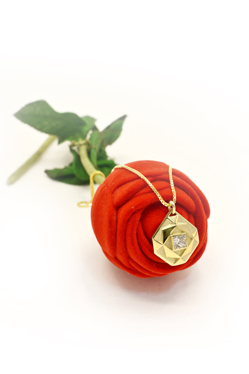 Hanger Roos met princess Diamant Custom Made – Lasand Jewellery